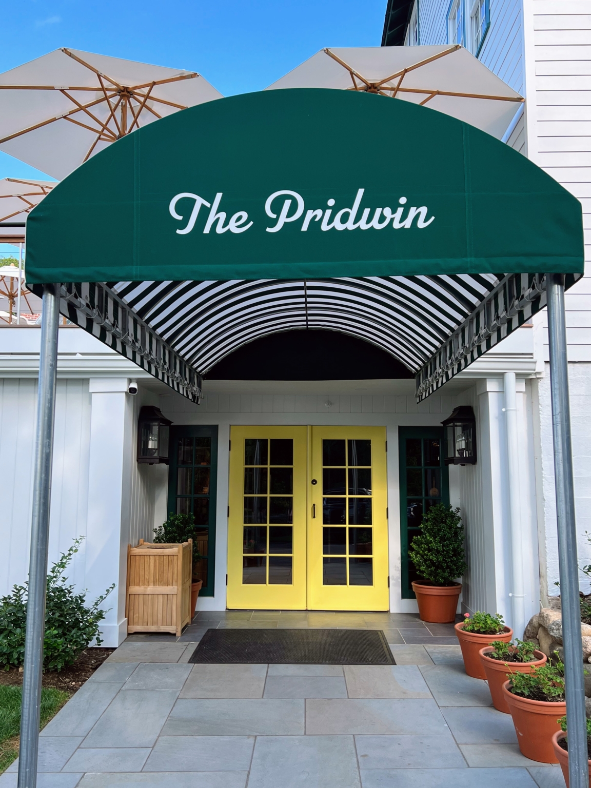 A Summer Soirée at The Pridwin Hotel & Cottages on Shelter Island - The ...