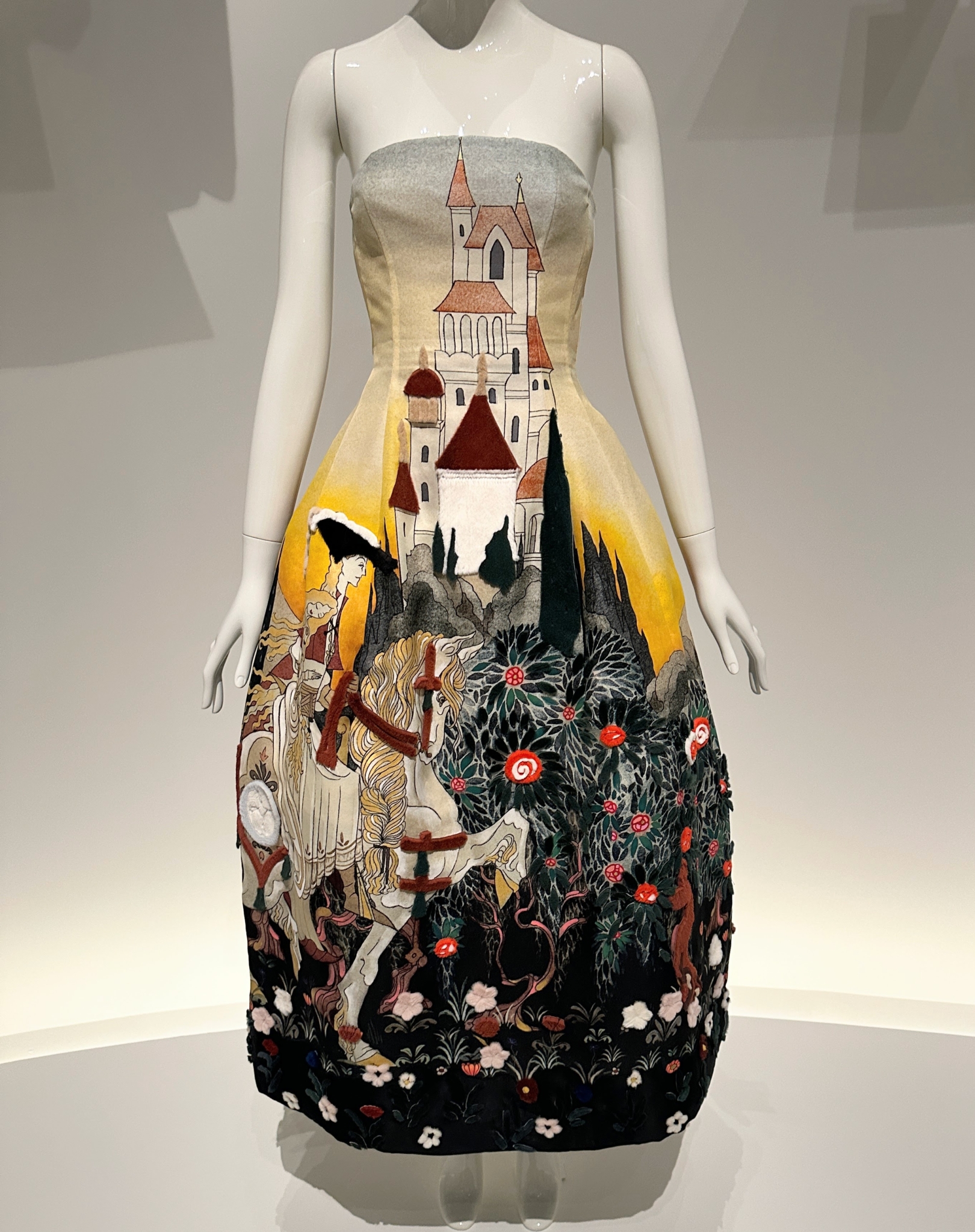 Karl Lagerfeld: A Line of Beauty at The Metropolitan Museum of Art ...