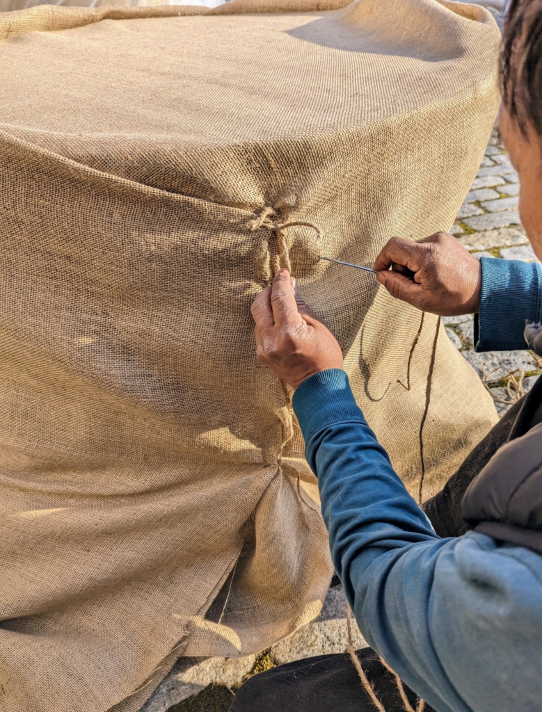 Covering Outdoor Garden Containers and Birdbaths with Burlap for the ...